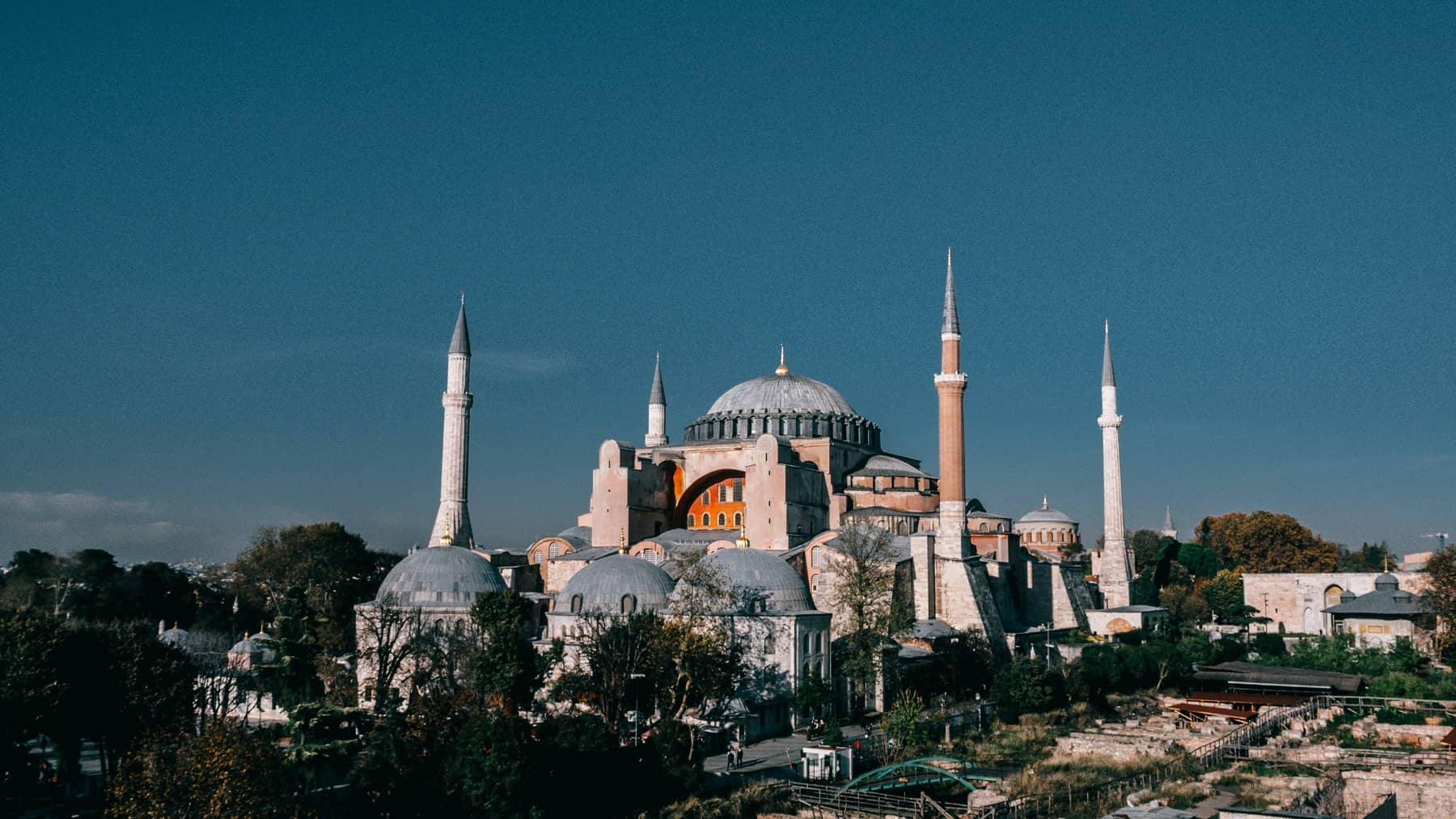 Places To Visit In Sultanahmet - Queb Rooftop Restaurant